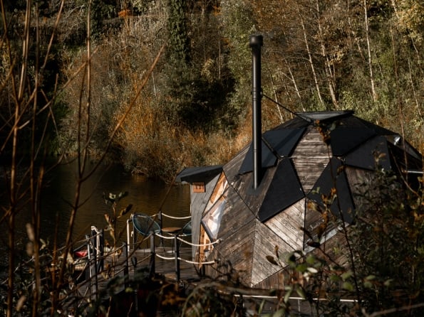 Romantic Off Grid Glamping Pod on a Secluded Lake in Devon